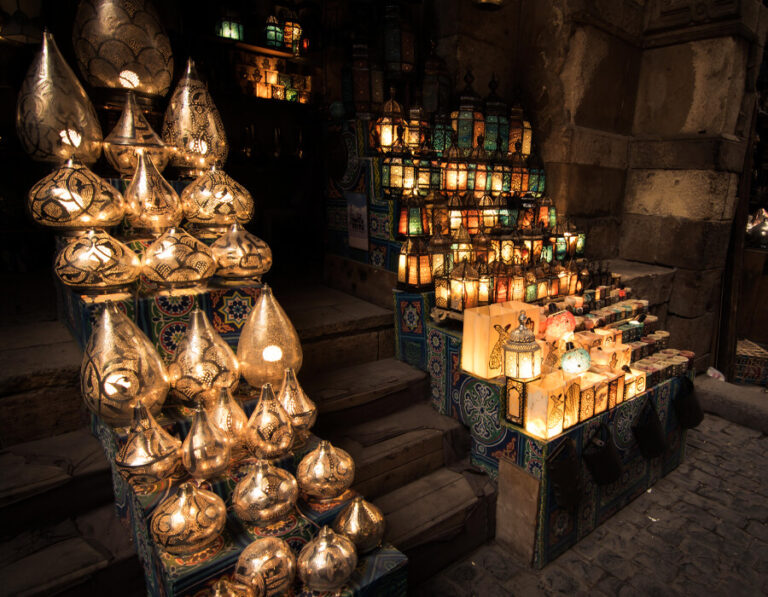 Khan El Khalili Bazaar in Cairo: Top 10 Tips for Visiting It